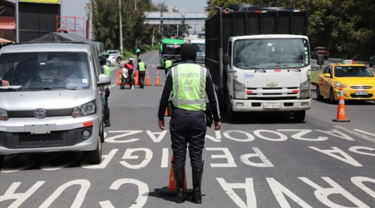 Simón Bolívar y Ruta Viva restringe paso a transporte pesado desde el 1 ...